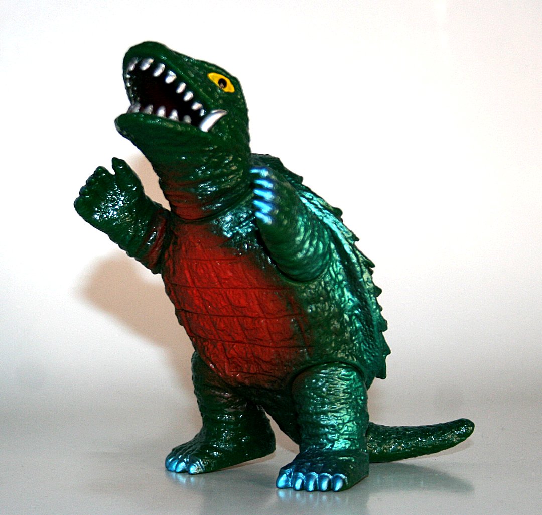Slash Metallic Blue on Green Gamera