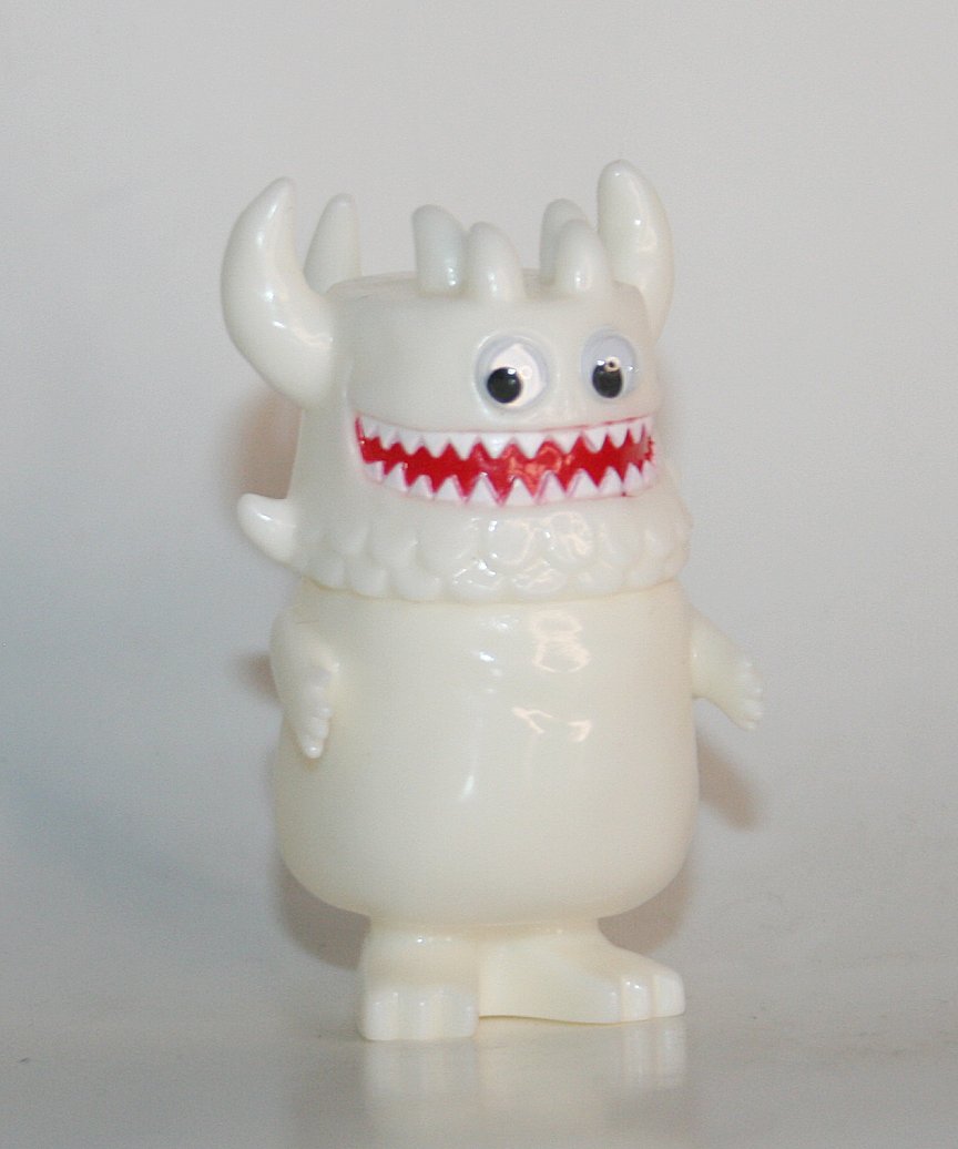 Medicom x T9G VAG Series 2 White Rangeas
