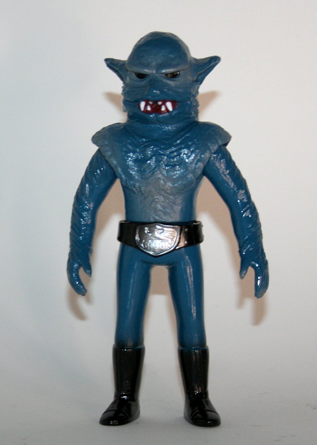 Medicom Mid Size Blue Ultraman Alien Wolf
